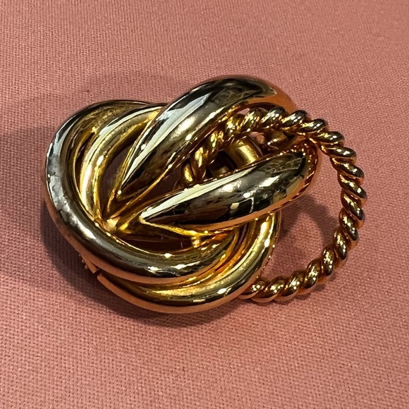 Jewelry | Vintage Interlocking Metal Knot Brooch In Gold Tone Metal ...